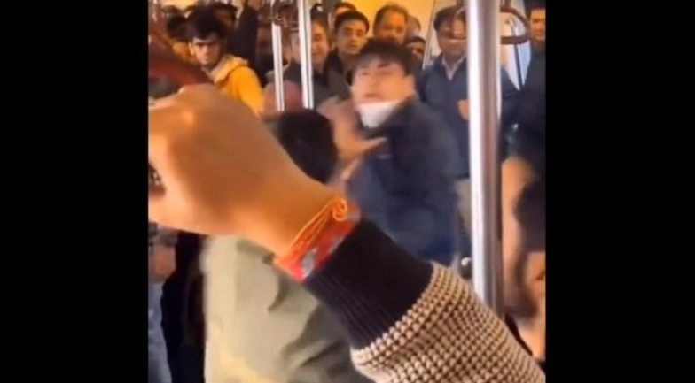 Delhi Metro Fight Video: Punches Fly As Clash Erupts Between Two ...