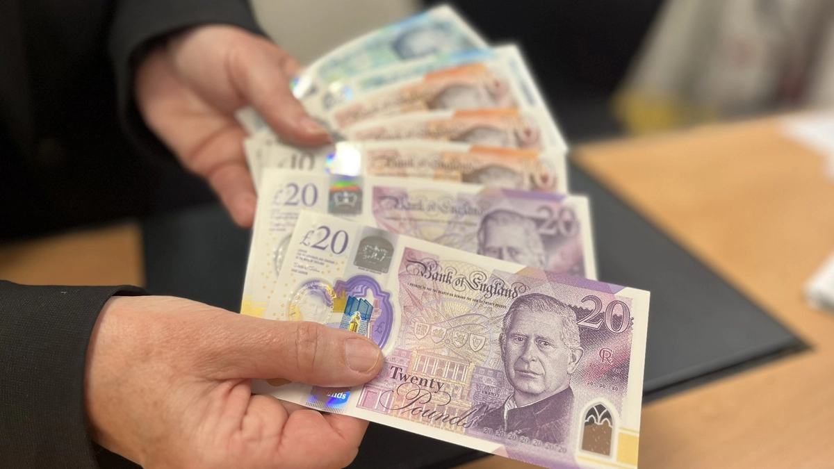 World News | King Charles III Banknotes Enter Circulation in Britain ...