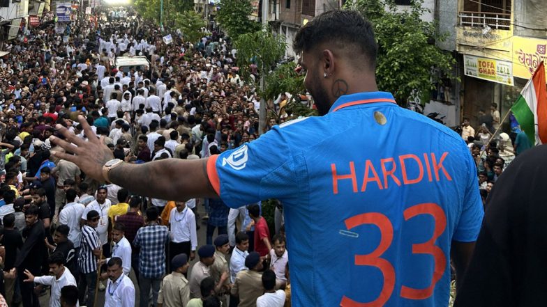 Hardik Pandya Welcomed by Over 3.5 Lakh Fans in Victory Parade During ...