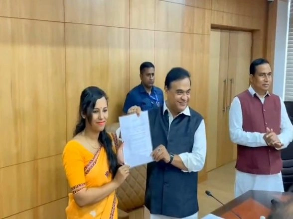 India News | Assam CM Distributes 41 Appointment Letters, Urges New ...