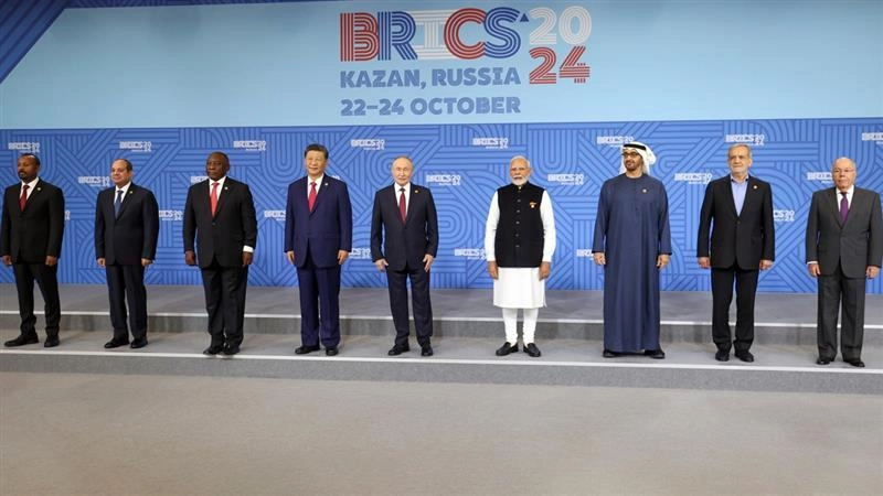 Agency News | 16th BRICS Summit: PM Modi, Xi Jinping, Other Leaders Pose for Family Photo in ...