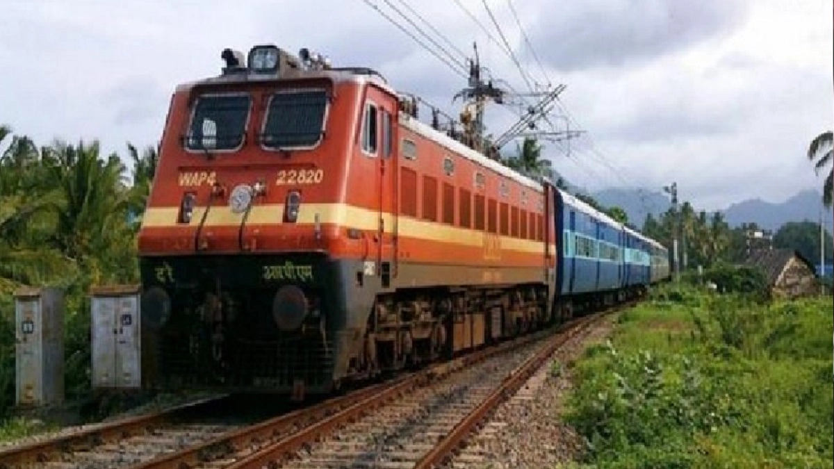 Agency News | Narrow Escape for Express Train After Agra Division ...