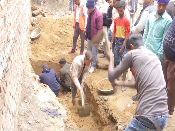 India News | Sambhal: Laxmanganj Stepwell Excavation Enters Day 8 Under ...