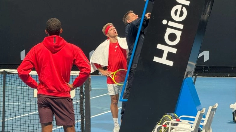 Drunk Fans Force Australian Open 2025 Felix Auger Aliassime vs Alejandro Davidovich Fokina Match ...