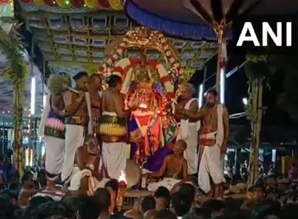 India News | Tamil Nadu: Devotees Throng Varadharaja Perumal Temple in ...