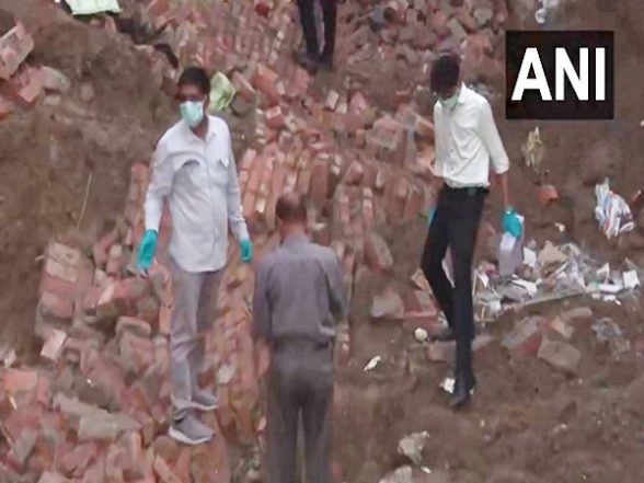 India News | Delhi Police Registers FIR After 3 Die in Paharganj ...