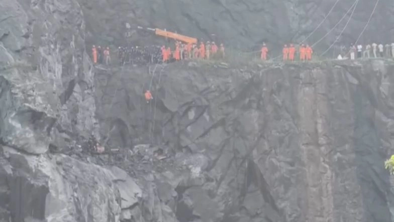 Kerala Quarry Mishap: More Rocks Fall on Workers and Excavator Due to ...