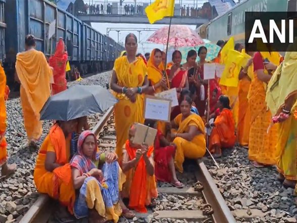 India News | Kurmi Community Starts Rail Blockade in Jharkhand and West ...