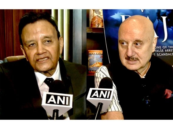 Entertainment News | Anupam Kher, Tusshar Kapoor Unveil Padma Shri Dr ...