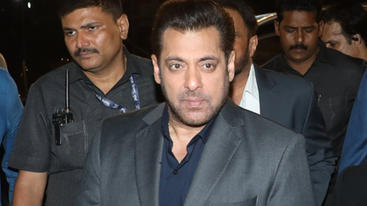 Bollywood News | Salman Khan Visits Dharmendra in Hospital to Check on ...