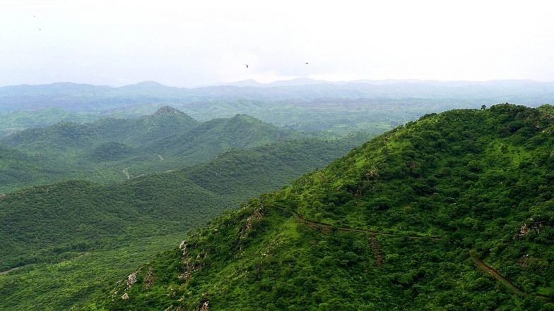Aravalli Hills Case: Supreme Court Puts Revised Aravalli Mountain ...