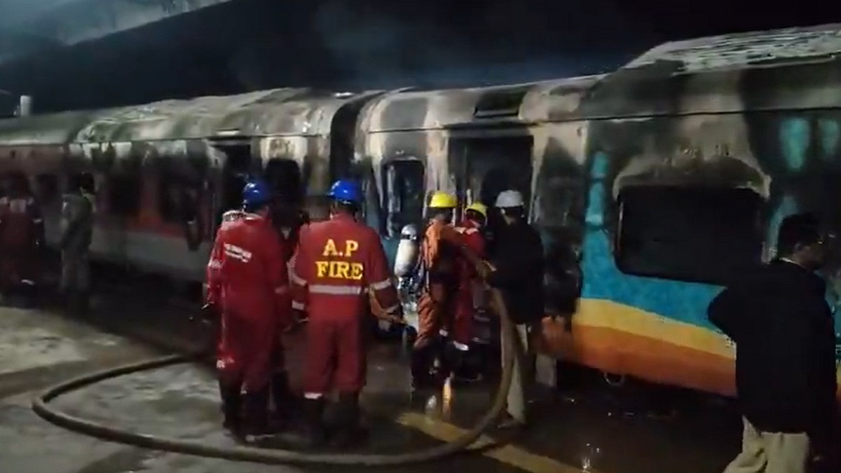 India News | Andhra Pradesh Train Fire: Blaze on Tatanagar-Ernakulam ...