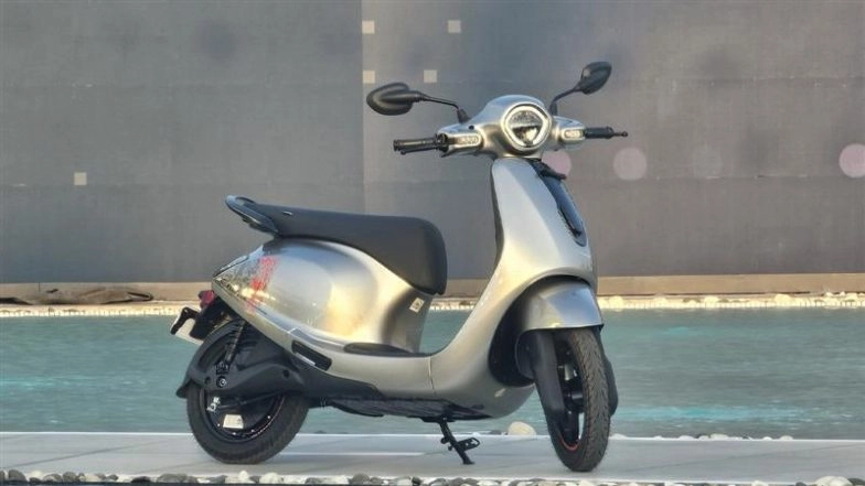 Bajaj Chetak C25 Electric Scooter Debuts at INR 91,399, Delivers 113 Km ...
