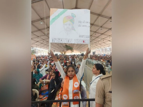 India News | 10-year-old Girl Highlights Operation Sindoor Valour at ...